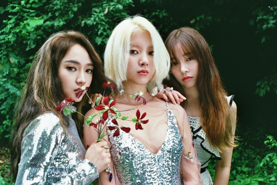 Interview with LADIES' CODE: It's so hard for them to mention the past ...