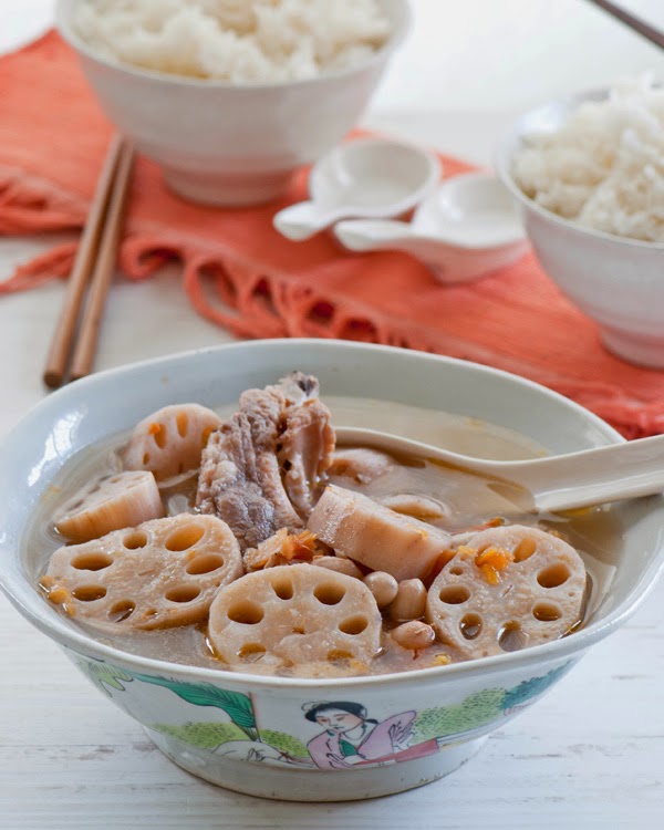 Pork and lotus root soup