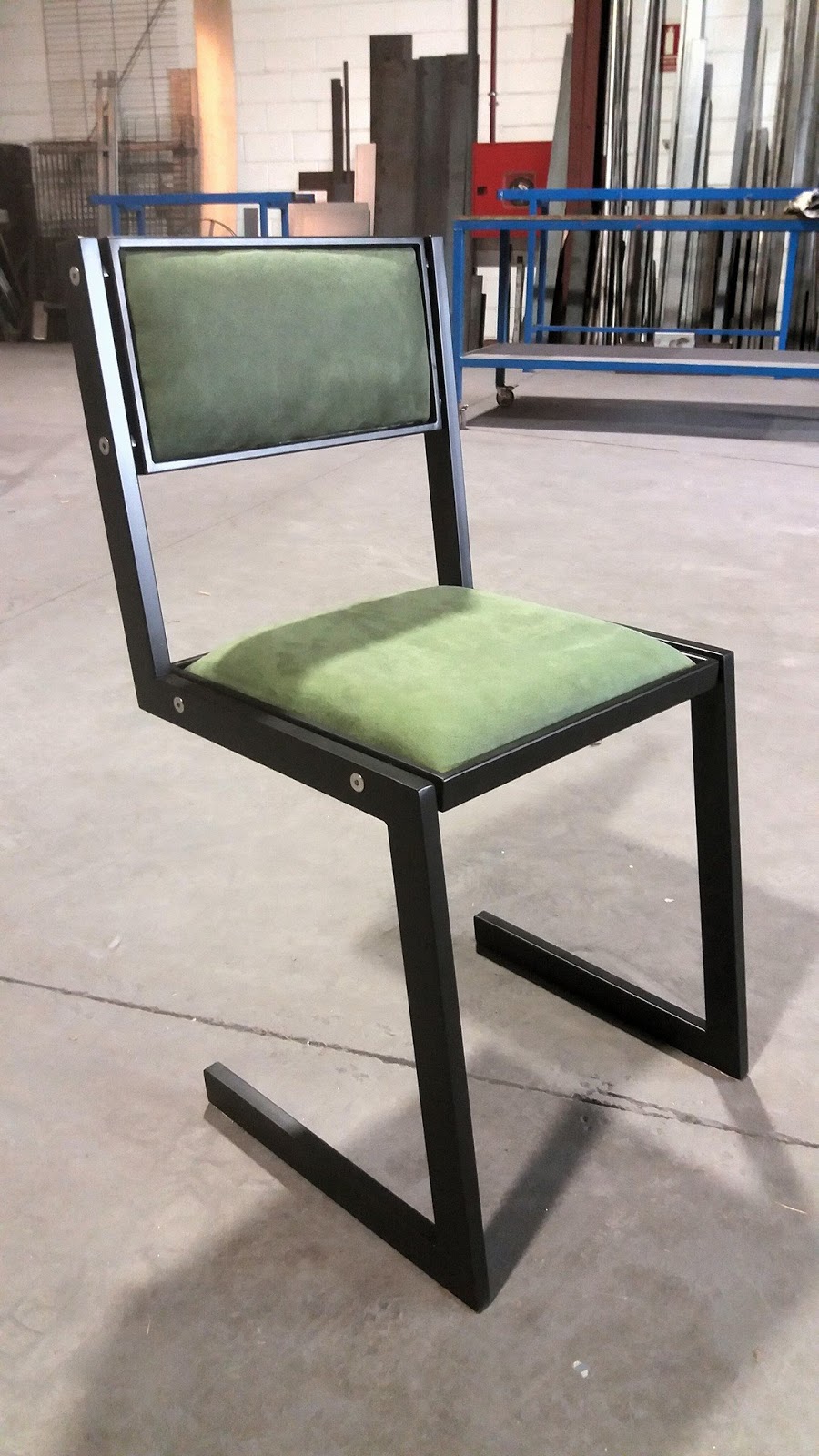EL METALISTA: SILLA DE ESTILO INDUSTRIAL