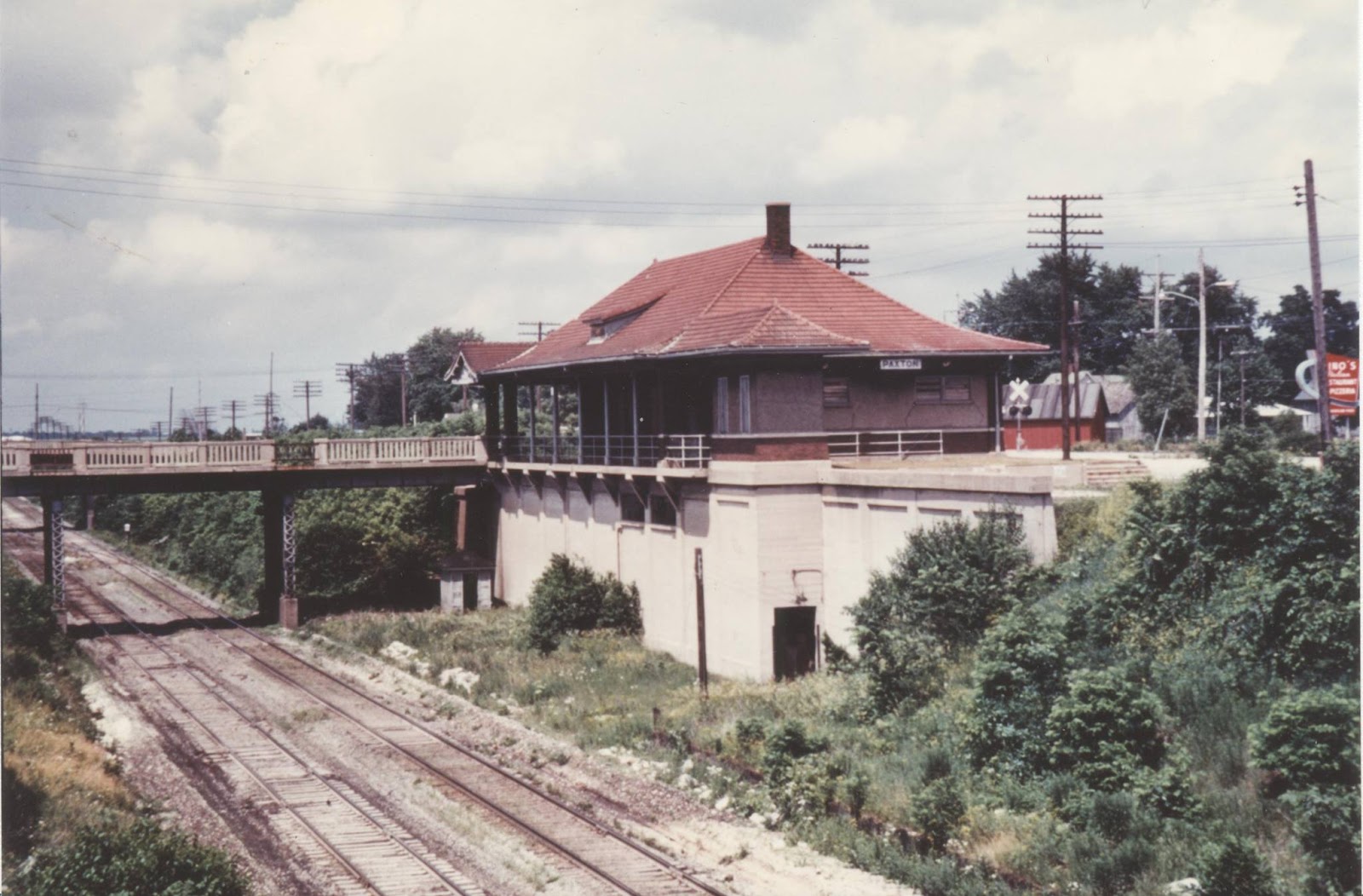 Towns and Nature: Paxton, IL: IC+NKP Depot and NKP (LE&W) Freight House