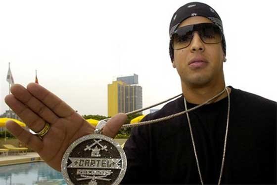 Los Del Flow Somos Mas : VESTIMENTA