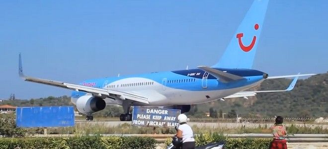 ΑΠΙΣΤΕΥΤΟ ΒΙΝΤΕΟ ΑΠΟ ΤΗΝ ΣΚΙΑΘΙΟ... ΑΕΡΟΠΛΑΝΟ ΚΑΤΑ ΤΗΝ ΔΙΑΡΚΕΙΑ ΤΗΣ ...