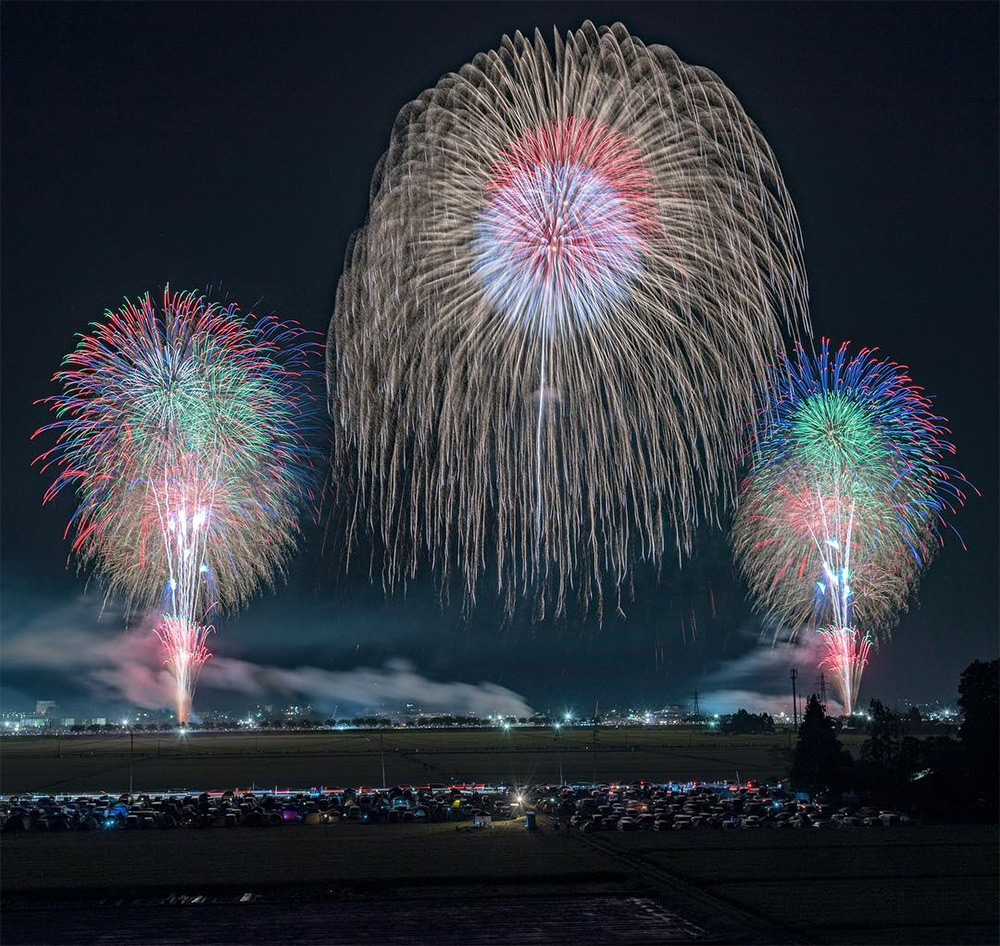 bensozia: Japanese Fireworks Festivals by Keisuke