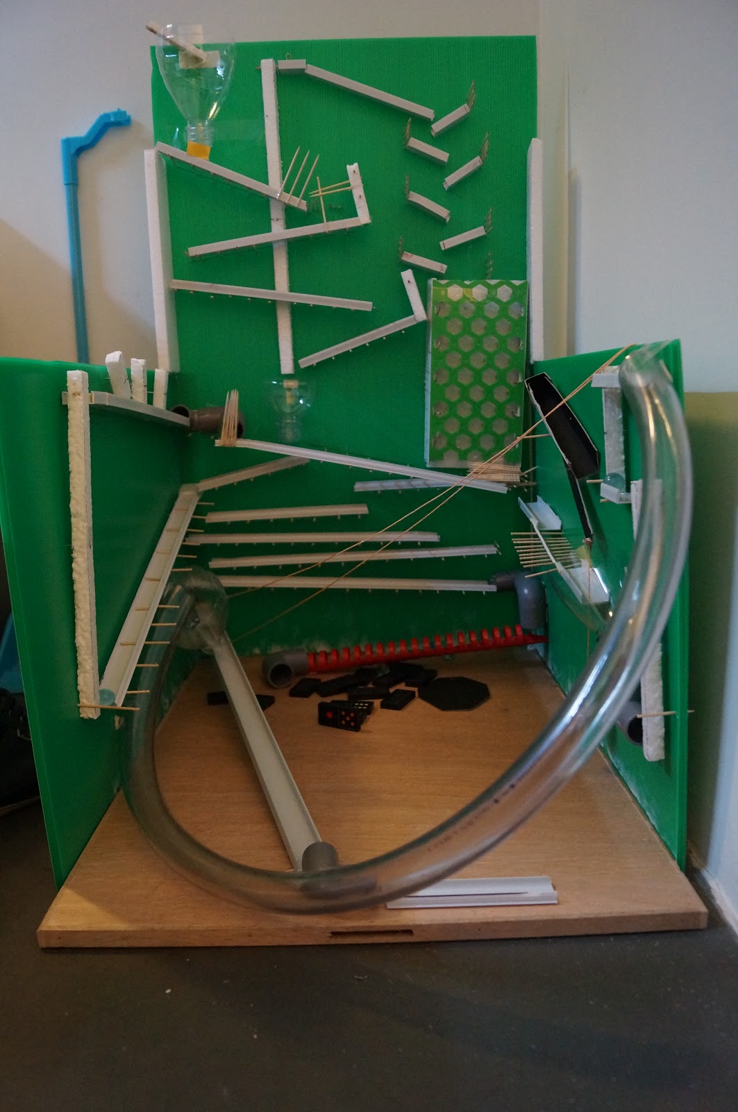 FNBE/BQS-Eportfolio: Rube Goldberg Machine (CTS)