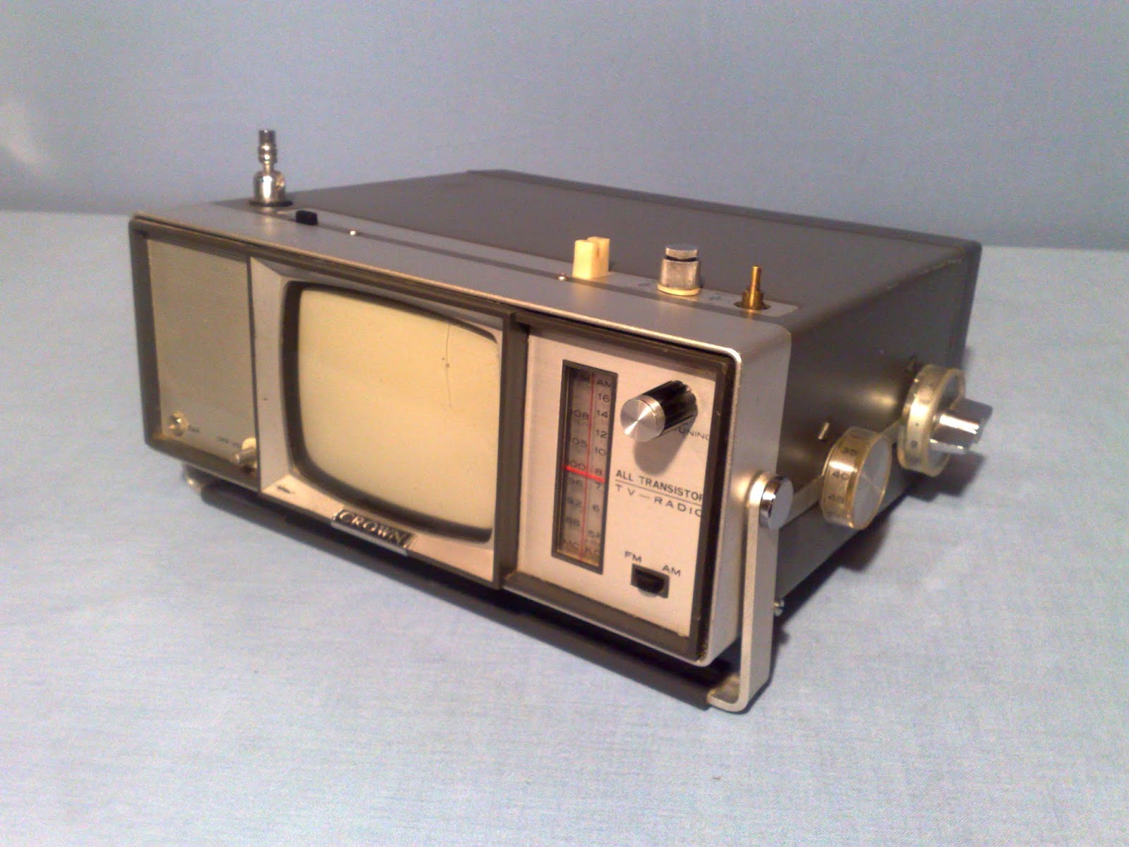 TOM's TECH TOYS: CROWN Radios & Electronics