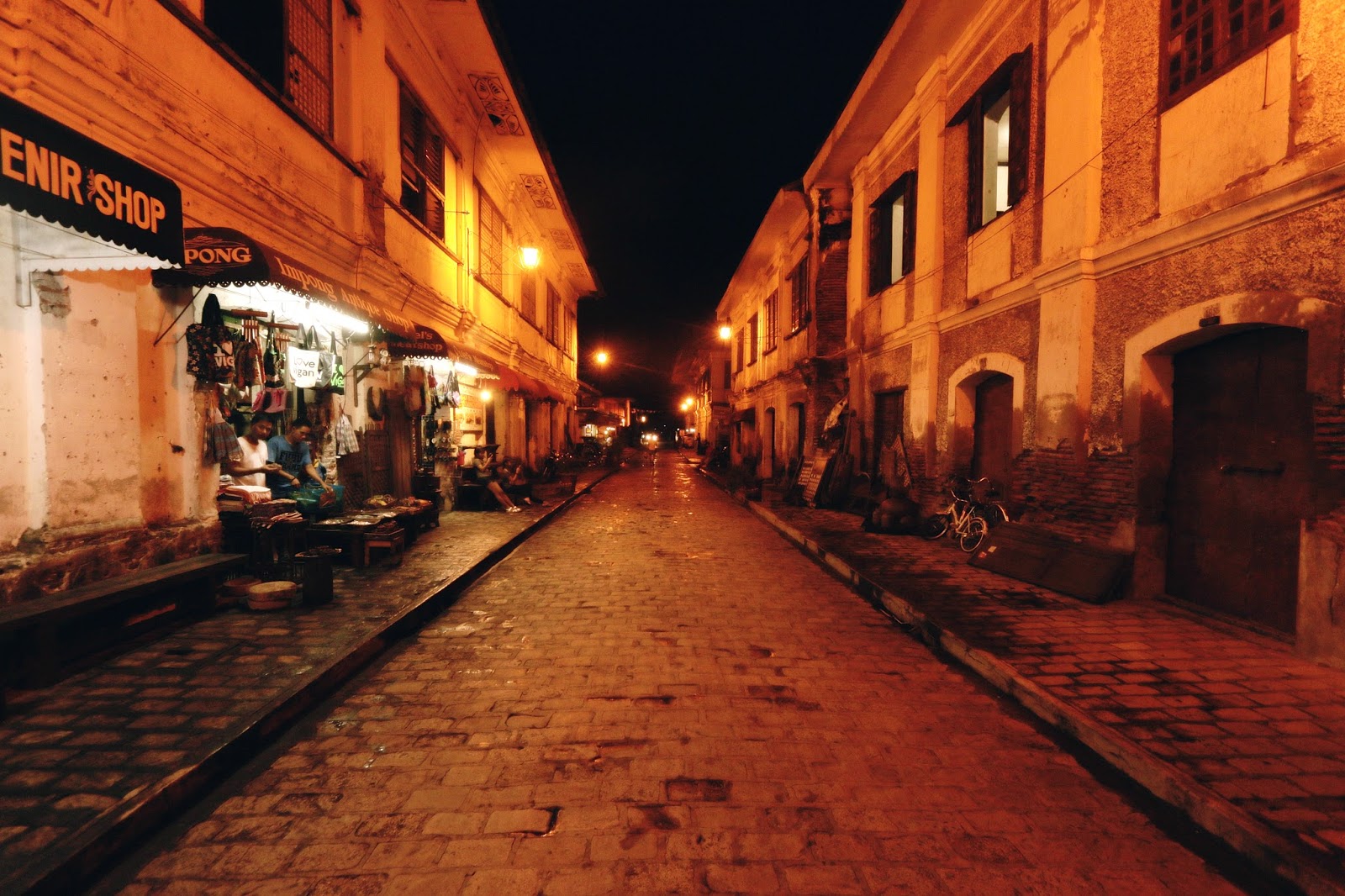 TravelWithShark: Calle Crisologo ( by night) ~ Vigan, Ilocos Sur