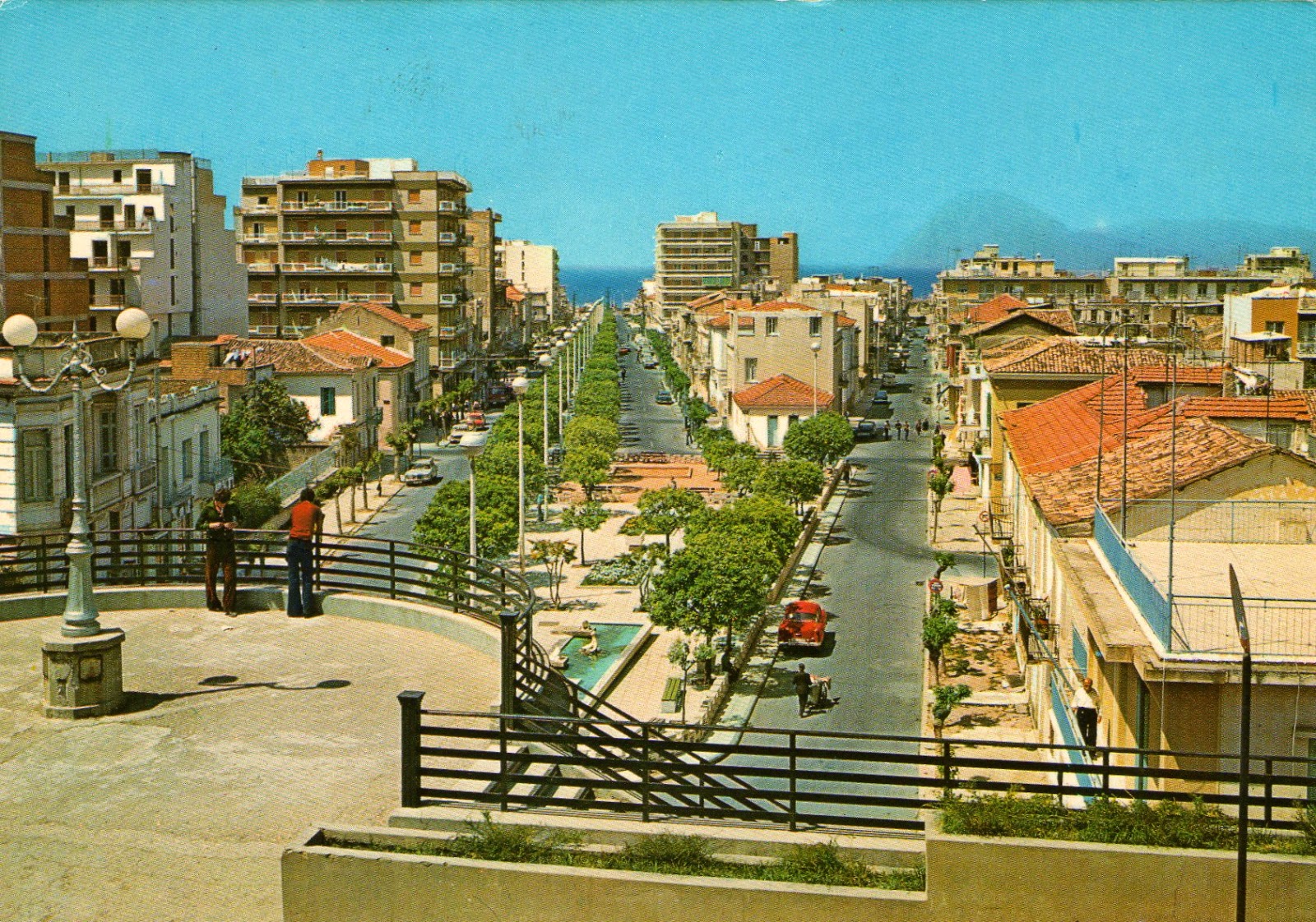 ΓΙΑΝΝΗΣ Δ.ΛΥΡΑΣ: ΓΙΑ ΝΑ ΓΝΩΡΙΣΟΥΜΕ ΤΗΝ ΠΑΤΡΑ ΜΕΣΑ ΑΠΟ 50 ΕΡΩΤΗΣΕΙΣ