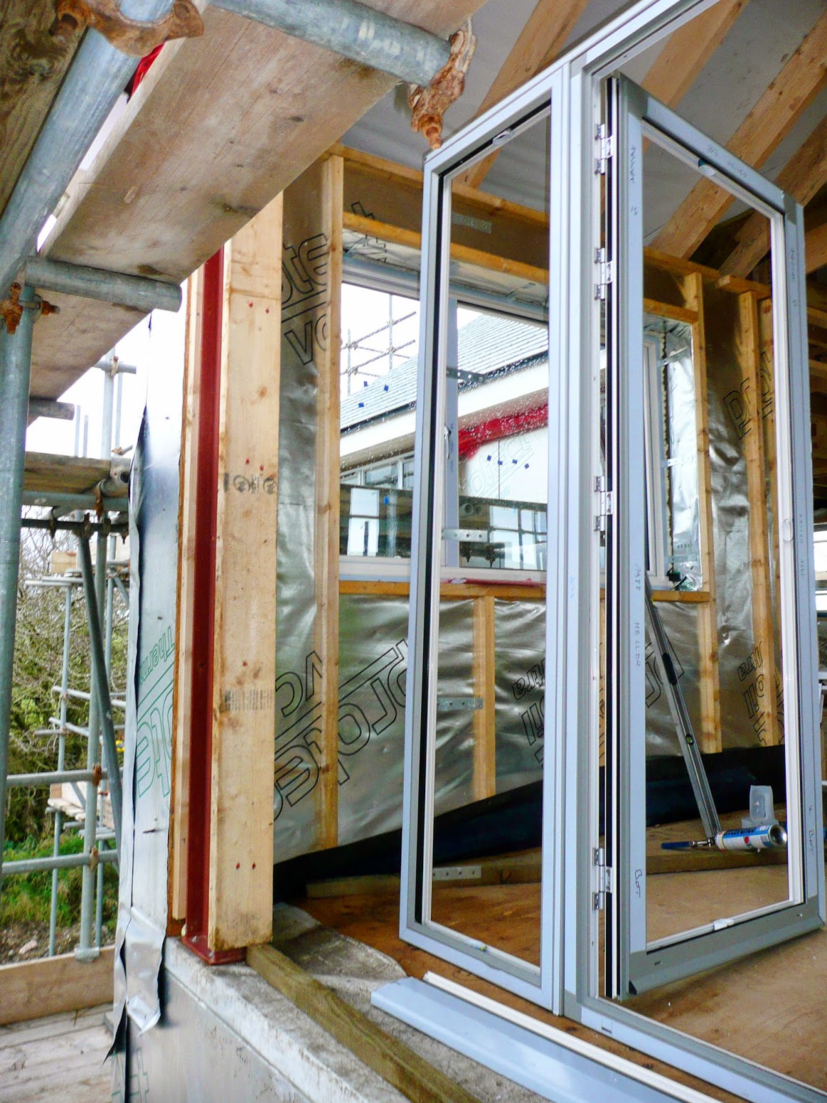 V&A's Home Build: Windows 2: Fitting (but not quite fitting)