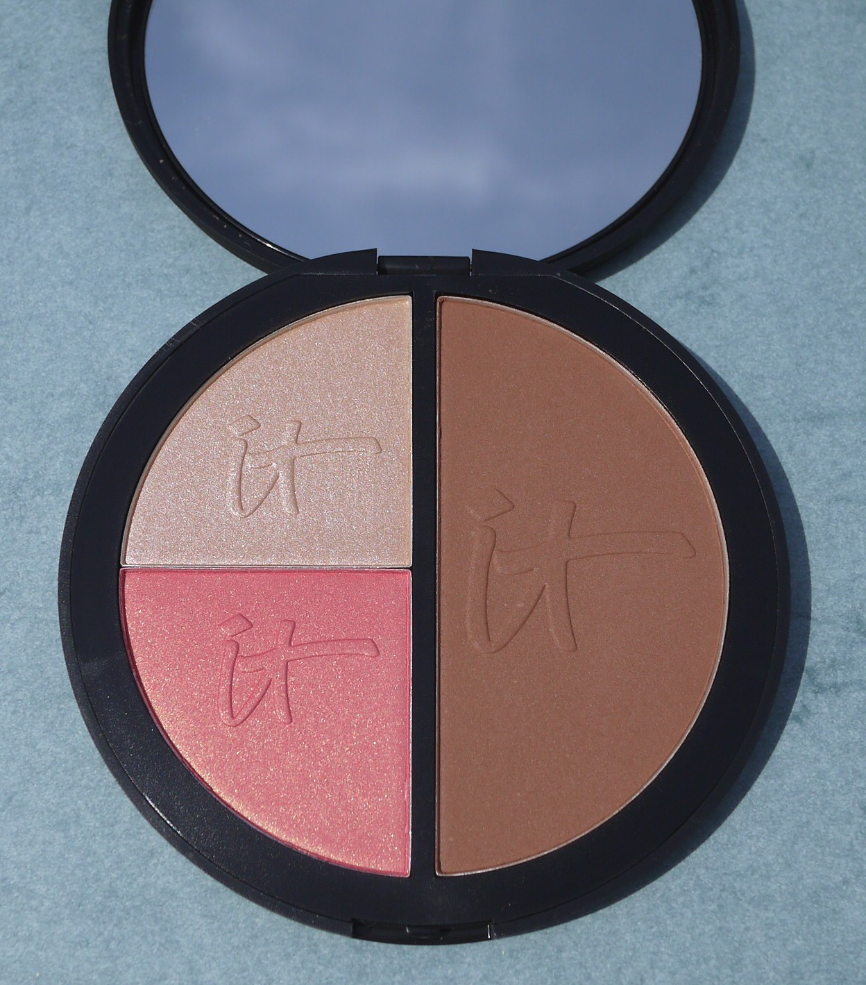 Best Things in Beauty: IT Cosmetics Live, Love, Laugh Vitality Face Disc