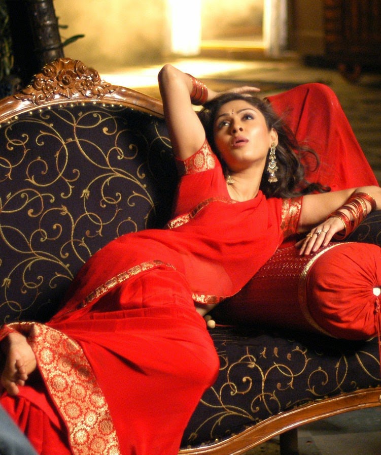 Actress Manjari Phadnis Hot Stills - Cine Gallery