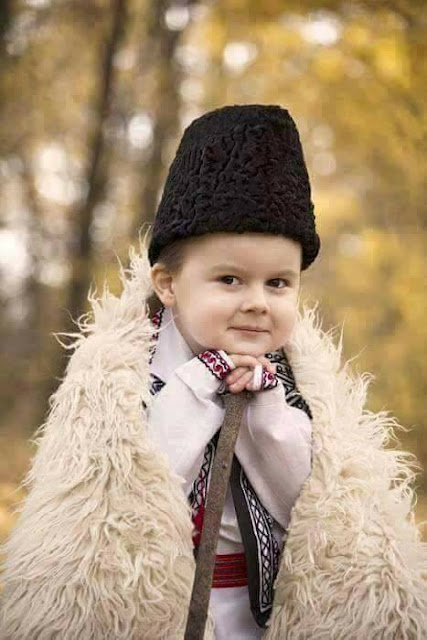 Schitul Sf. Ilie - Berzunti: De când mămica lui murise, copilul îşi ...