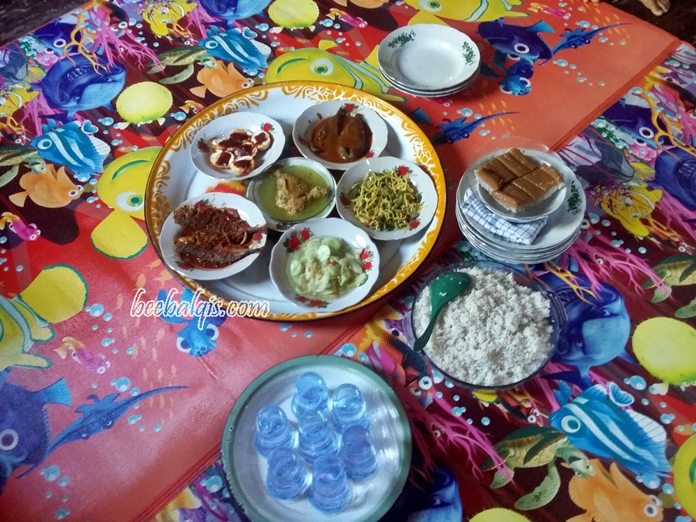 TRADISI MAKAN SAPRAHAN: Keindahan Budaya di Kabupaten Sambas