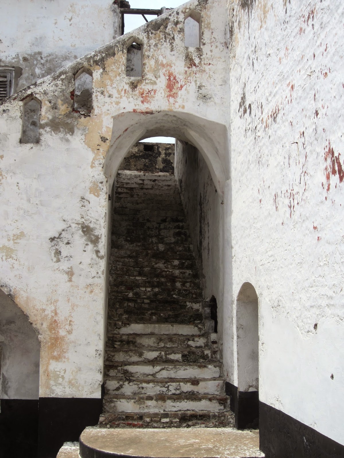 Souvenir Chronicles: AFRICA: GHANA, FORT WILLIAM (AKA ANOMABU )