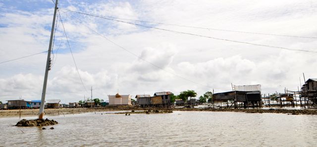 In Pinay's footsteps: THE ROAD TO LAYAG-LAYAG YELLOW BOAT VILLAGE