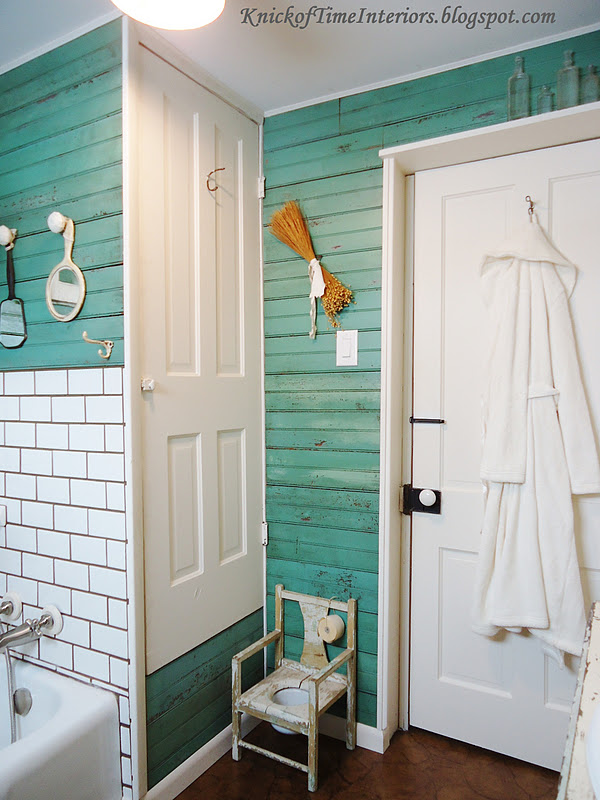 {Primping in the Ladies' Room} - Knick of Time