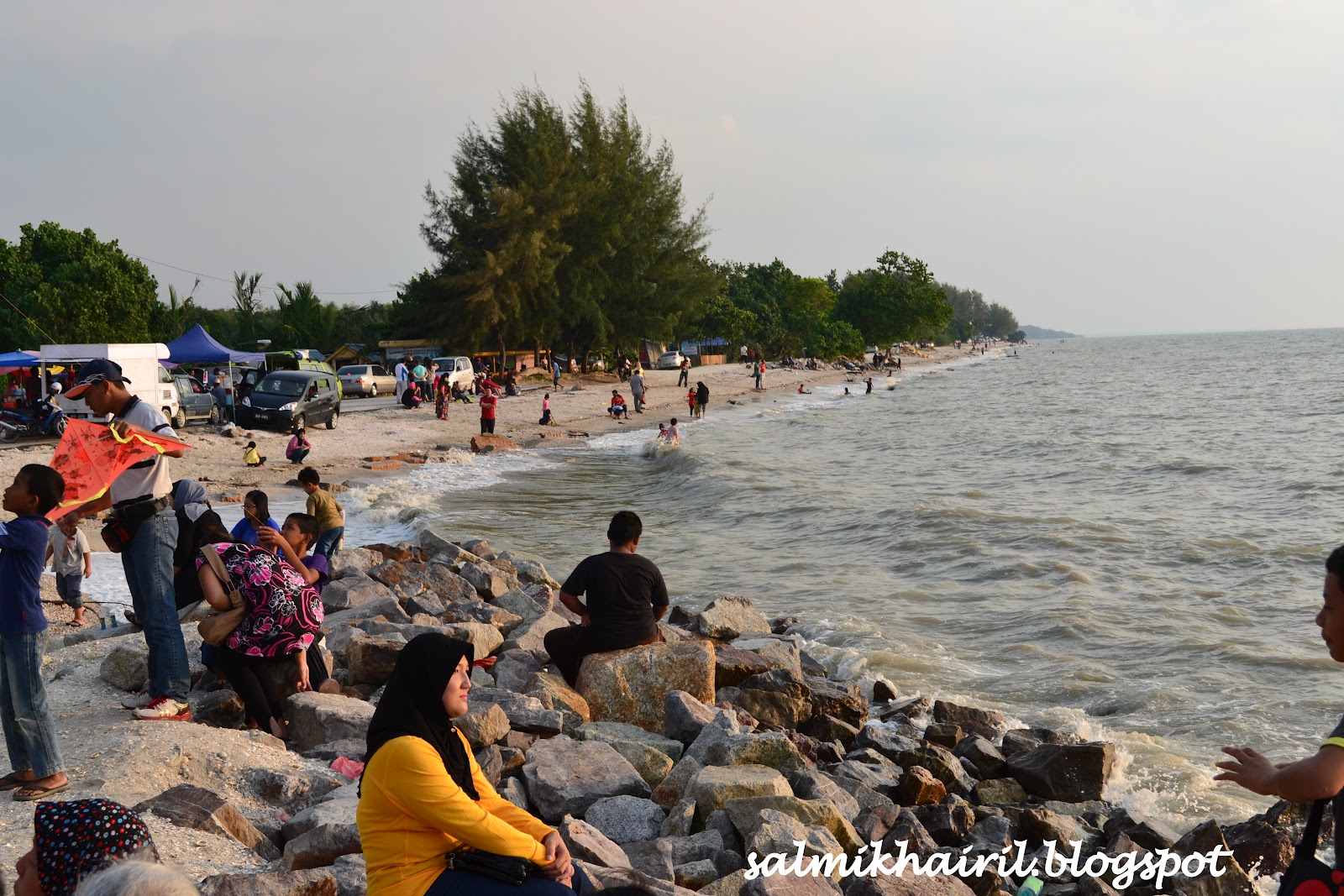 Memborong di Pantai Remis???Aper ade??