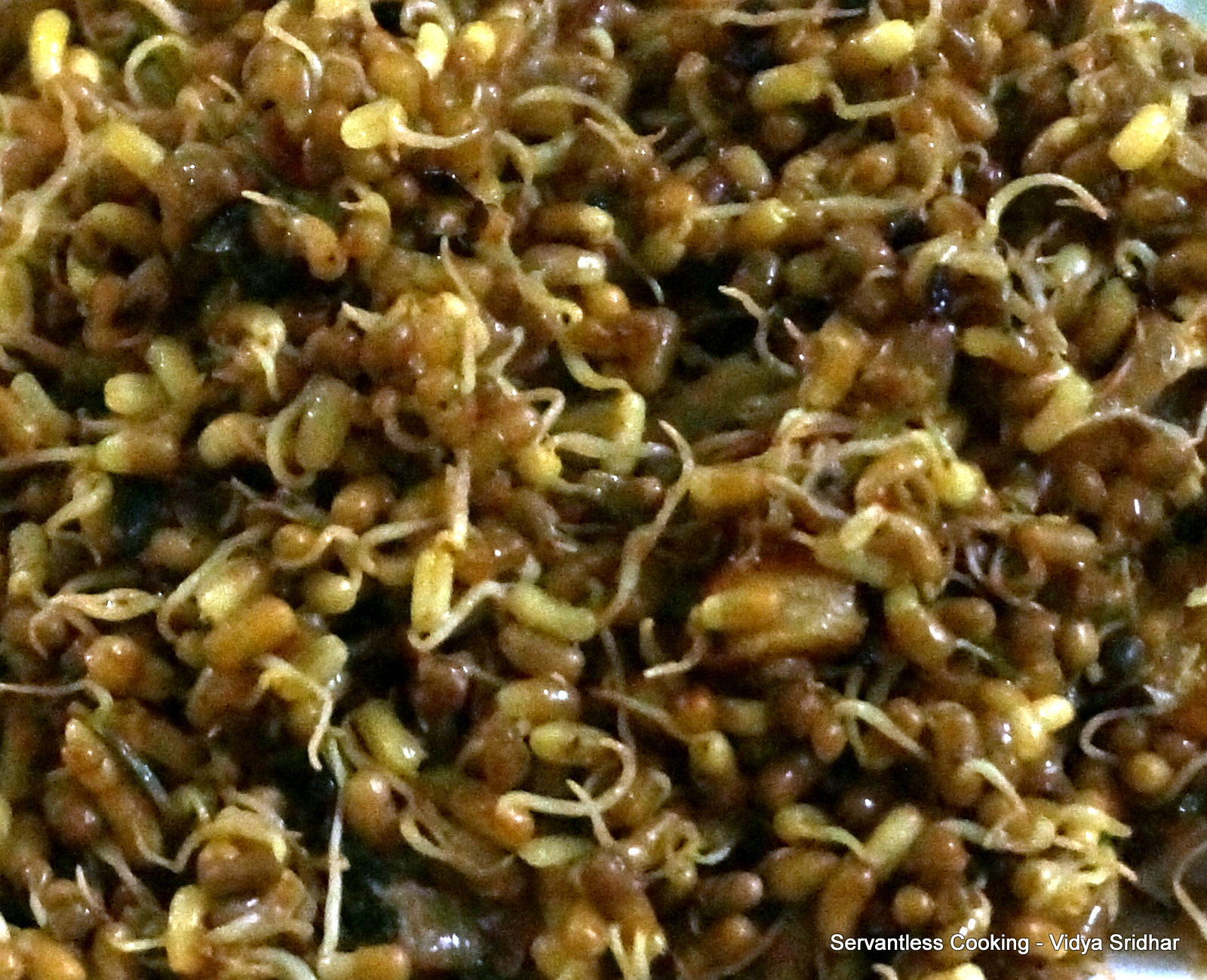 Servantless cooking : Matki chi Usal -Another Pune delicacy