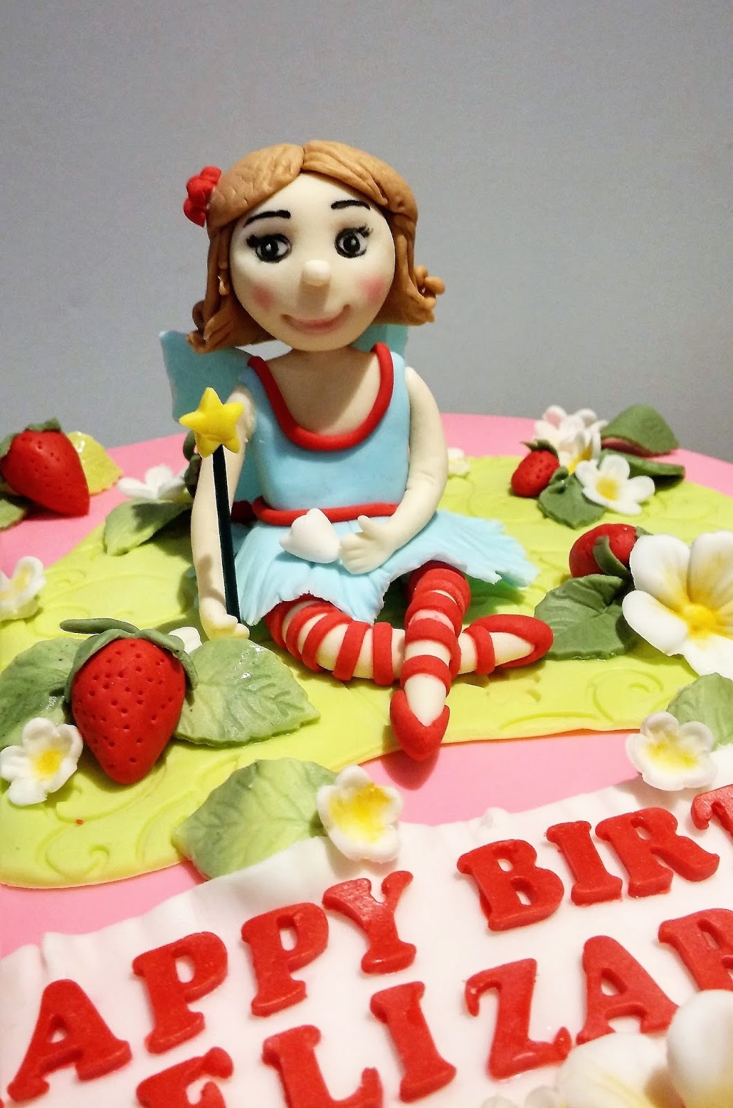 CakeSophia: Tooth fairy cake with strawberries