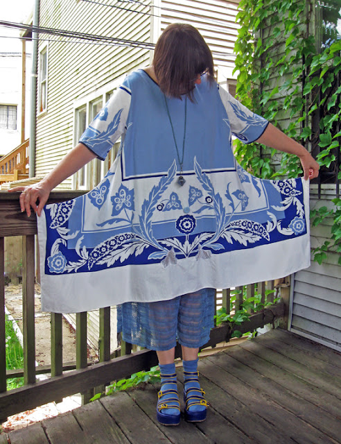 Project Minima: A Cool Blue Tablecloth Dress