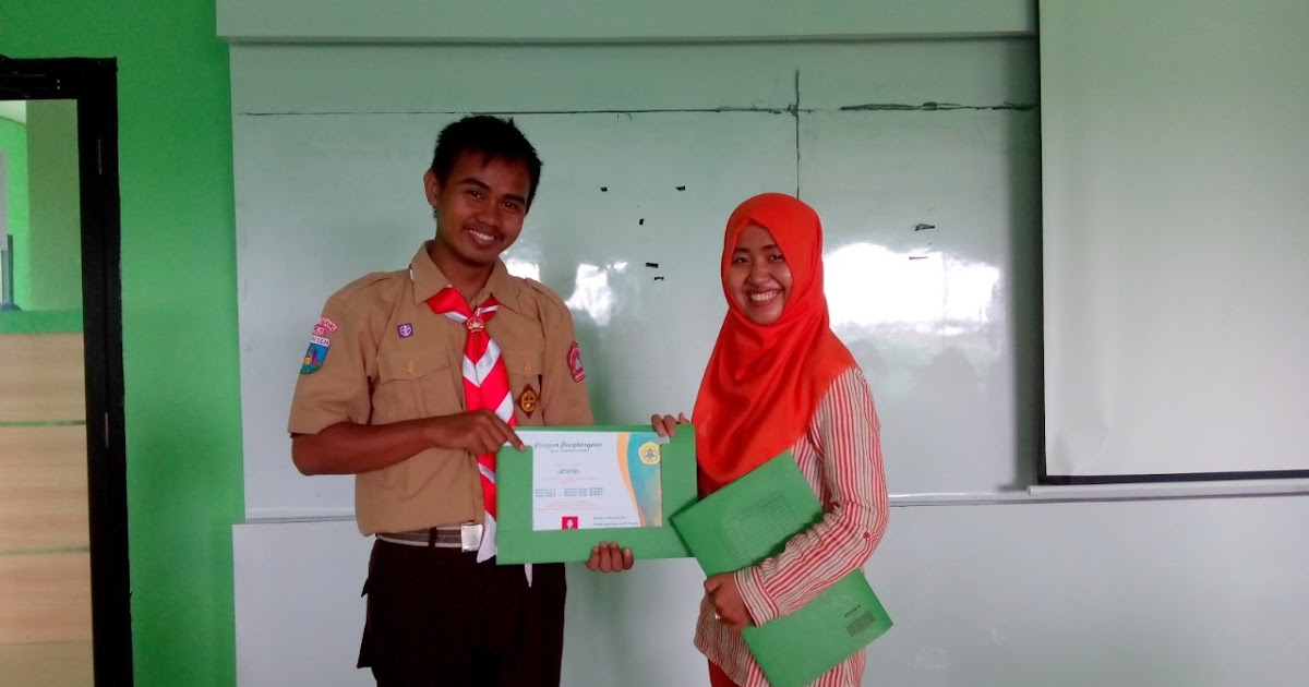 PENYERAHAN SK DAN PIAGAM PENGHARGAAN ASISTEN PRAKTIKUM DI LABORATORIUM ...