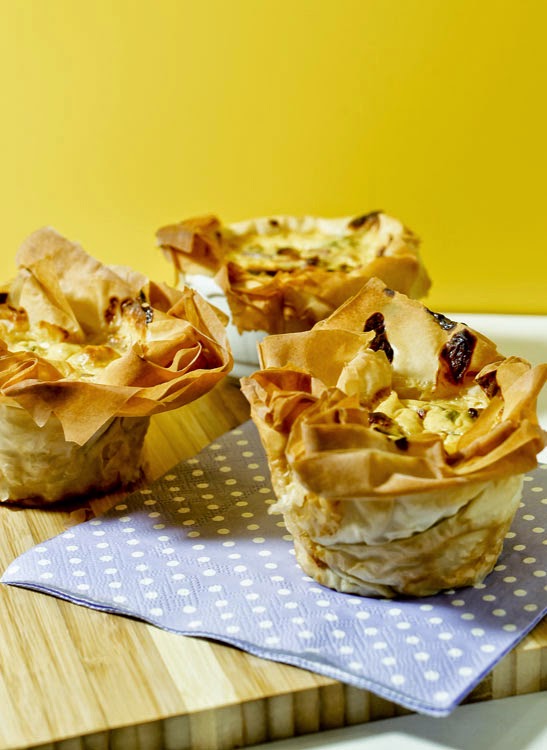 little cafeteria: Filoteig mit getrockneten Tomaten, Schnittlauch und ...