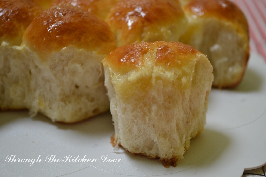 Through The Kitchen Door: Little Butter Buns (also known as Roti Paun)