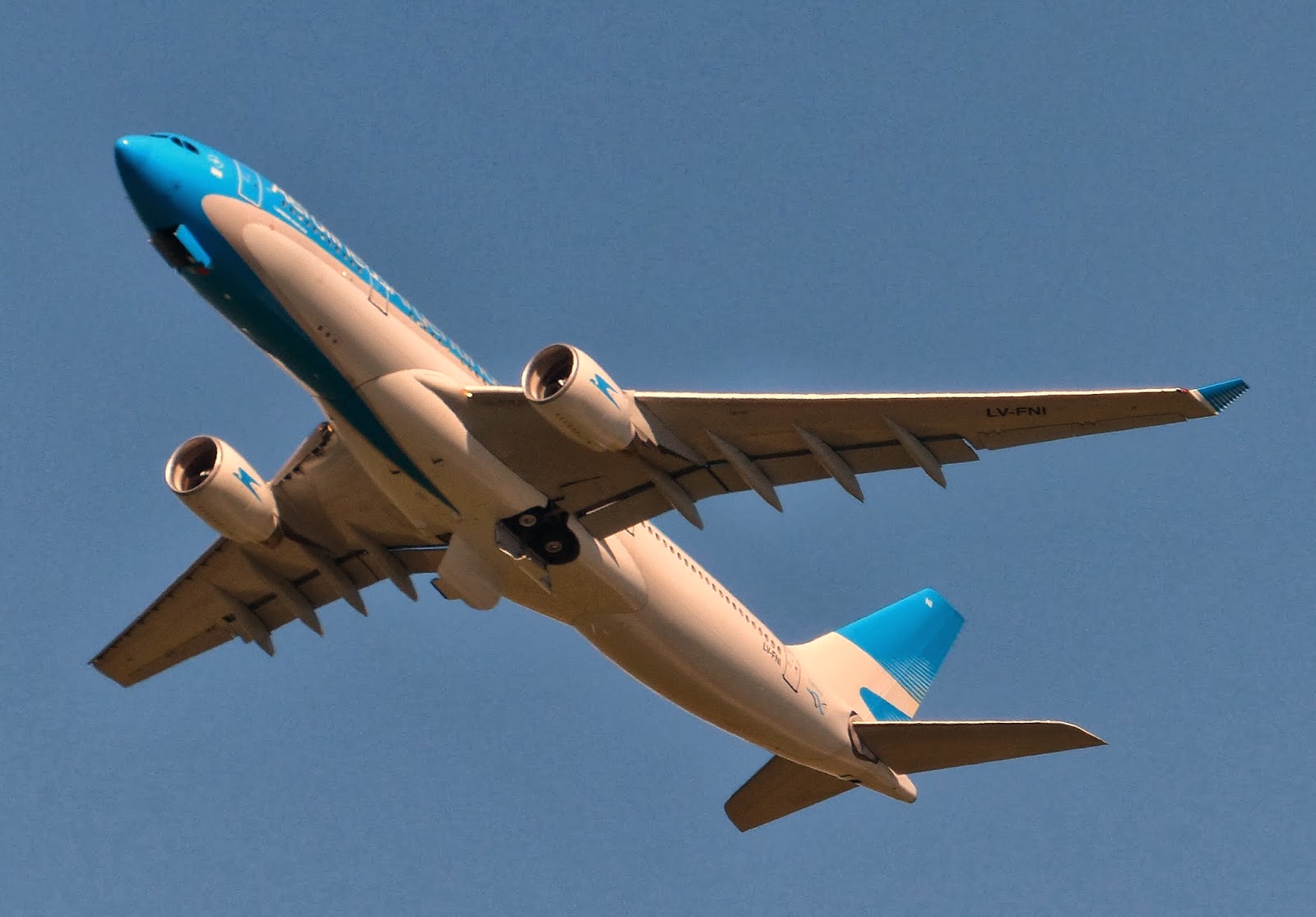 AVIONES en EZEIZA: Primer vuelo comercial de un A330 para Aerolineas ...