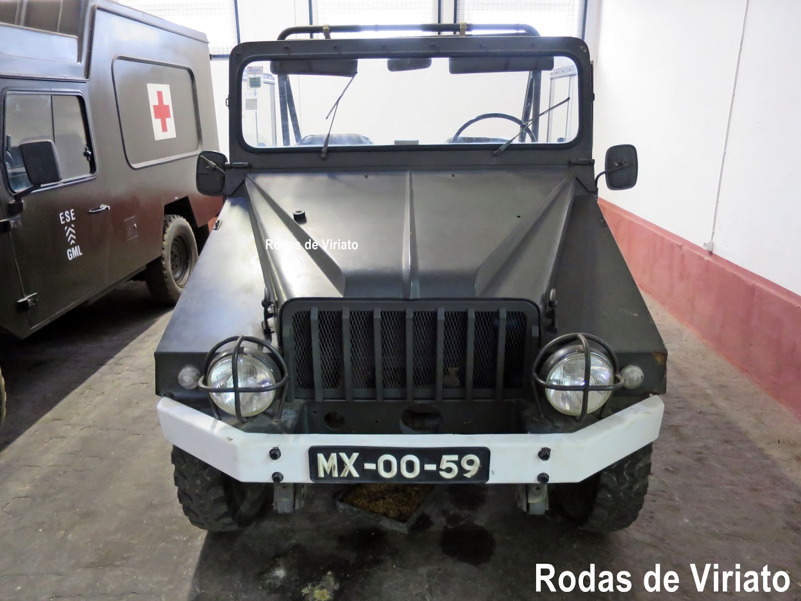 Jipe UMM Cournil 4x4 "curto" - Museu Militar de Elvas [42 anos UMM]