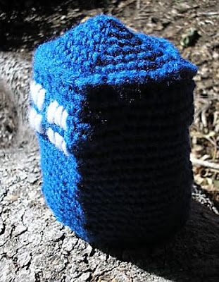 Pixelated Mushroom: Free crochet TARDIS pattern