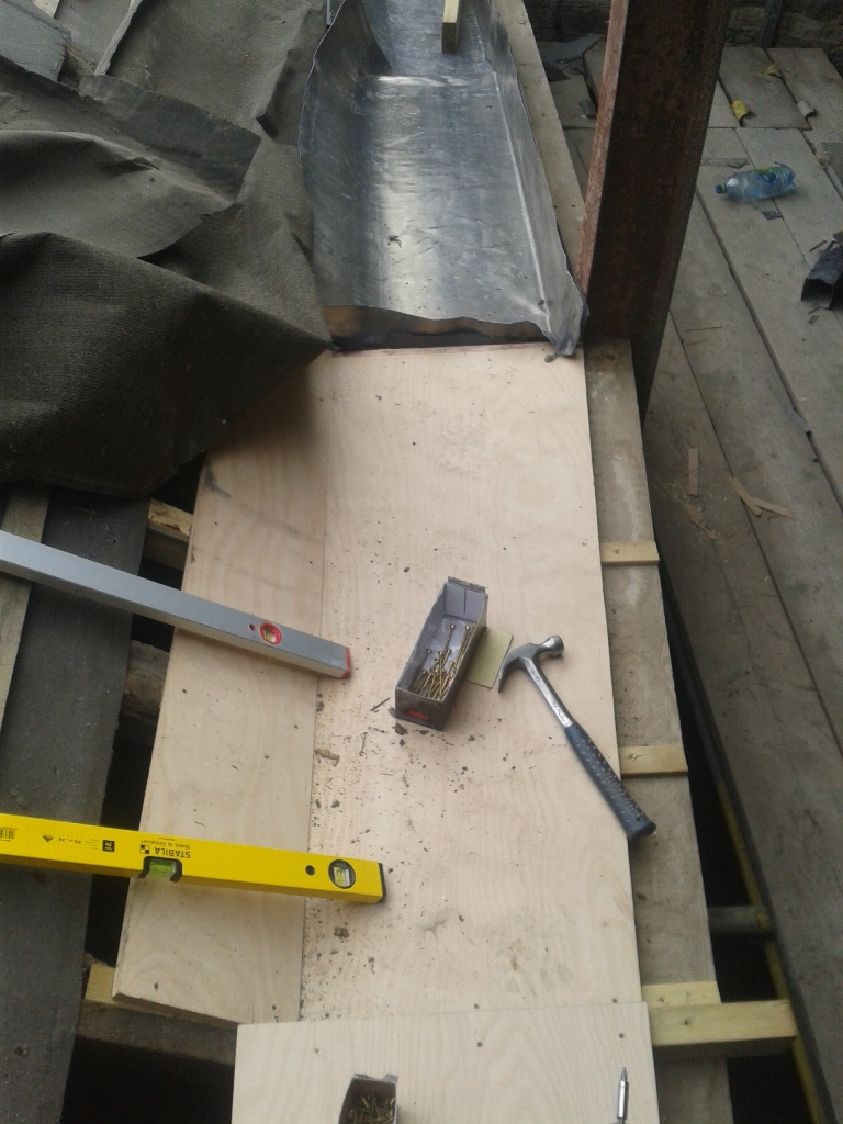 Sawdust In My Socks: Making Box gutters