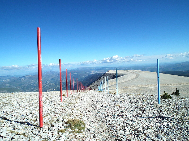 Un jour....Une photo !: Sommet du Mont Ventoux par le Vallon des ...