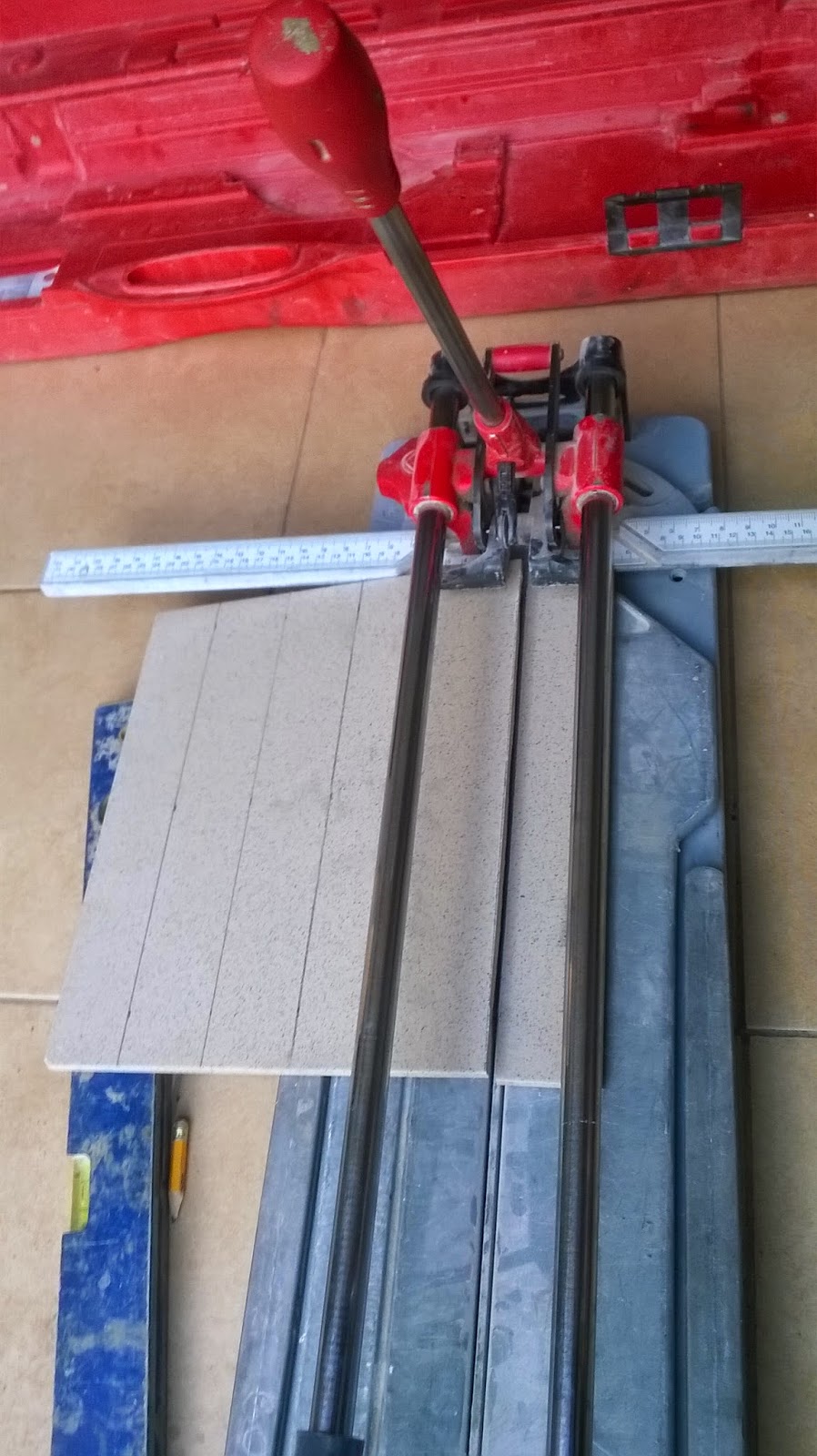 Namo statybos nuo A iki Z: Rėžtukinės plytelių pjaustymo staklės