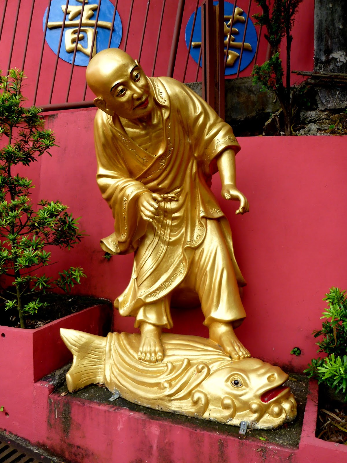 Hong Kong Conquering: 10.000+ Buddhas