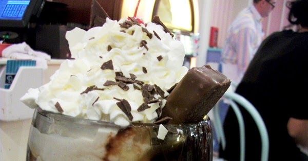 Main Street Gazette: Sundaes on the Beach