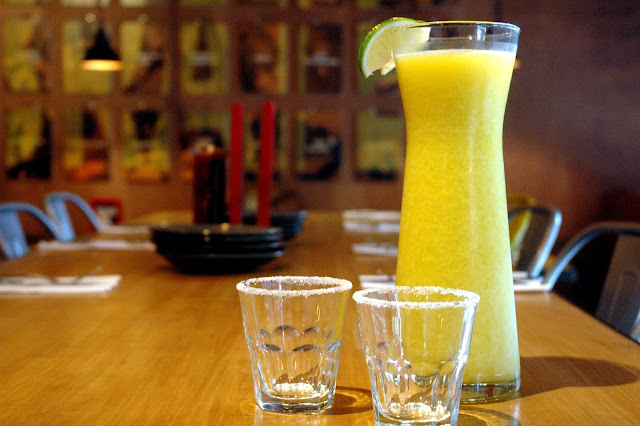 DUDE FOR FOOD: Here's the Buzz: A Celebratory Buzz at Applebee's Bar ...