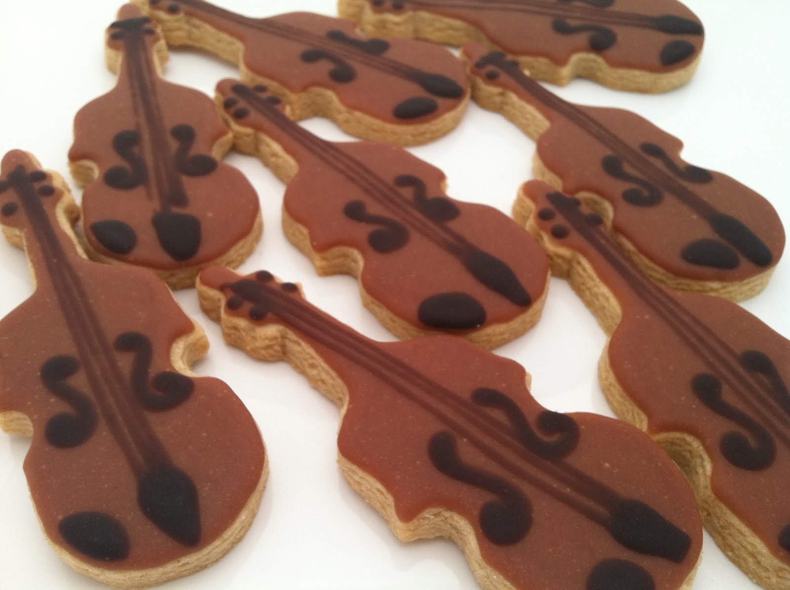 Heather Ly-Ly's Bakery: Violin Cookies... sound so sweet!