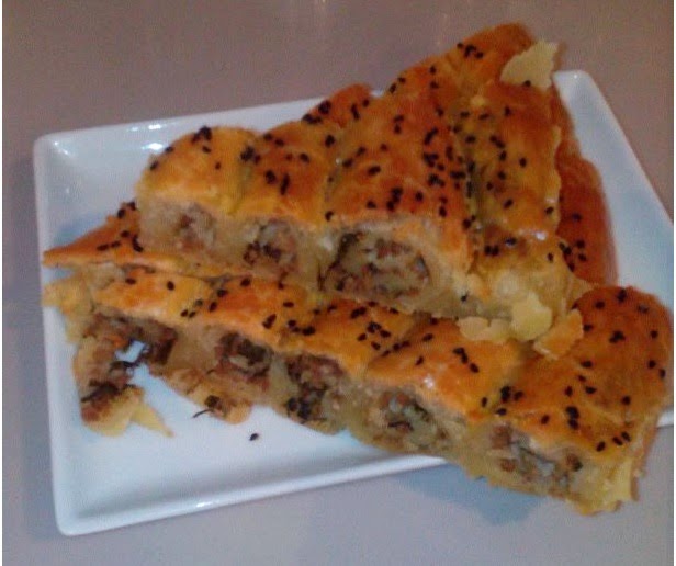 YORUMLU - YORUM...: KIYMALI KOL BÖREĞİ