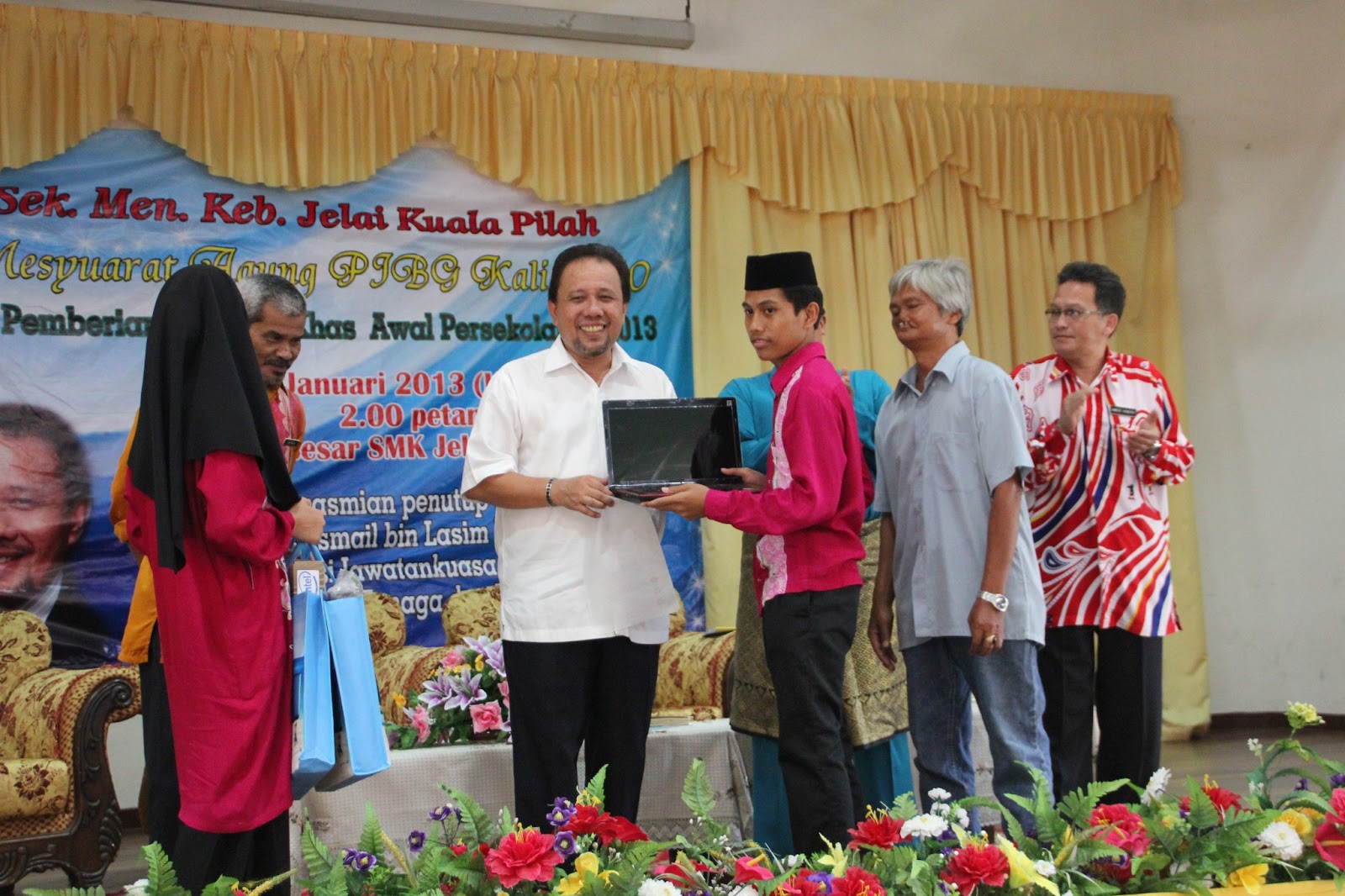 SMK JELAI: TERIMA KASIH YB DATO`ISMAIL LASIM(ADUN SENALING) MENYERAHKAN ...
