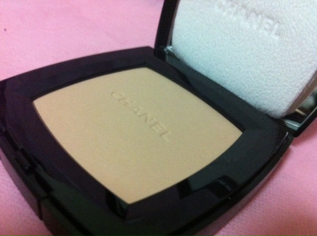 Dolling Up!: Review: Chanel Natural Finish Pressed Powder
