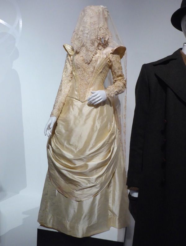 Hollywood Movie Costumes and Props: Sherlock: The Abominable Bride TV ...