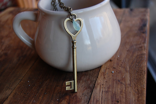 jessicaNdesigns: DIY Vintage Skeleton Key Necklace
