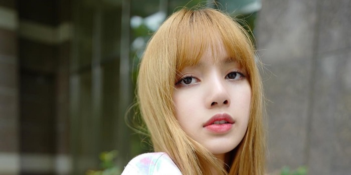 Lisa Cupss Taking Picture with Rose and Lisa on Adidas Commercial ...