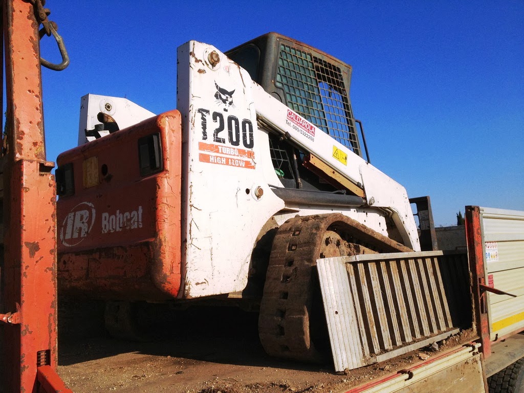 Miniincarcator pe senile Bobcat T200 cu tocator mulcer forestier