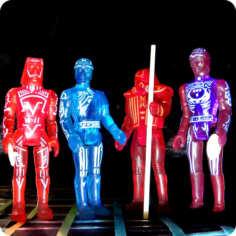 Misfit Robot Daydream: Tron 20th Anniversary Retro Action Figures ...