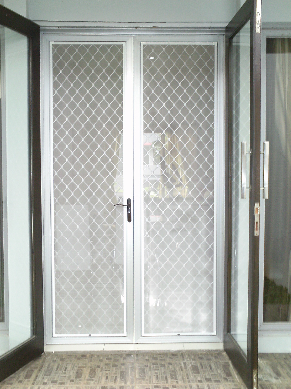 UTAMA ALUMINIUM DAN KACA: Pintu expanda aluminium