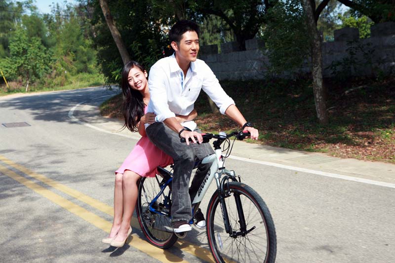 SuPer StaRs: Sweetie couple Gui Gui and George Hu in 'Summer Love' drama