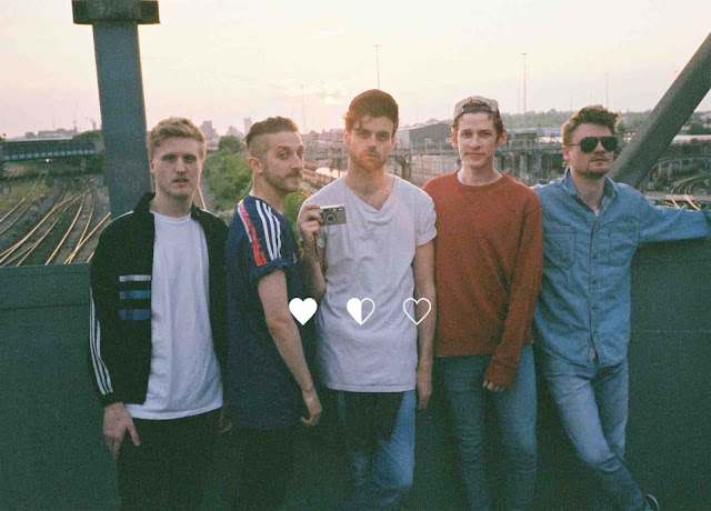 Jakil Perform 'Tongue Tied'