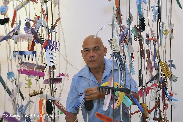 Ningún lugar está lejos... en RD: “Flotando”, de Tony Capellán…