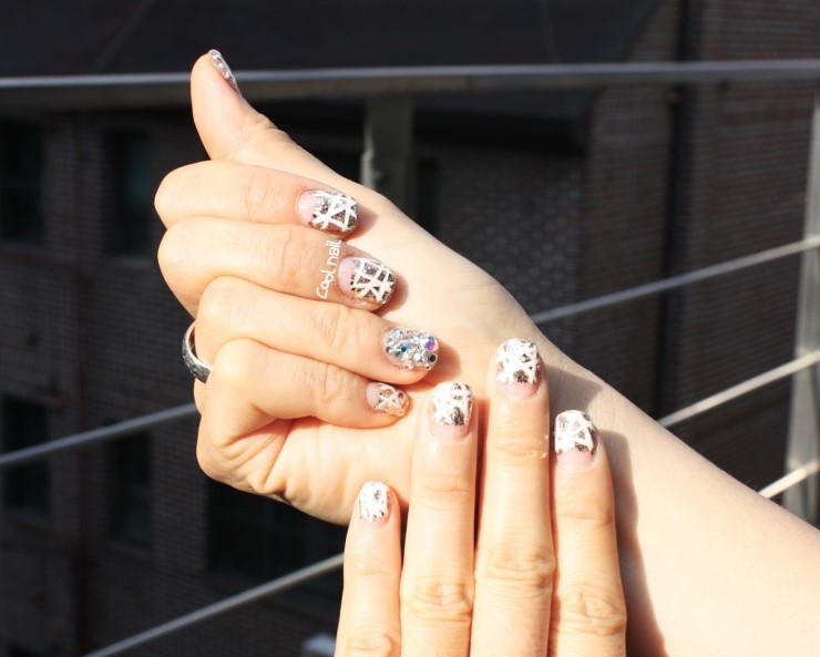 MagazinePAPA: Fabulous spangles, glitter gel polish, deep french nails ...