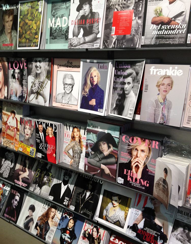 COLOUR ME RED: FASHION MAGAZINES: PRINT VS DIGITAL.